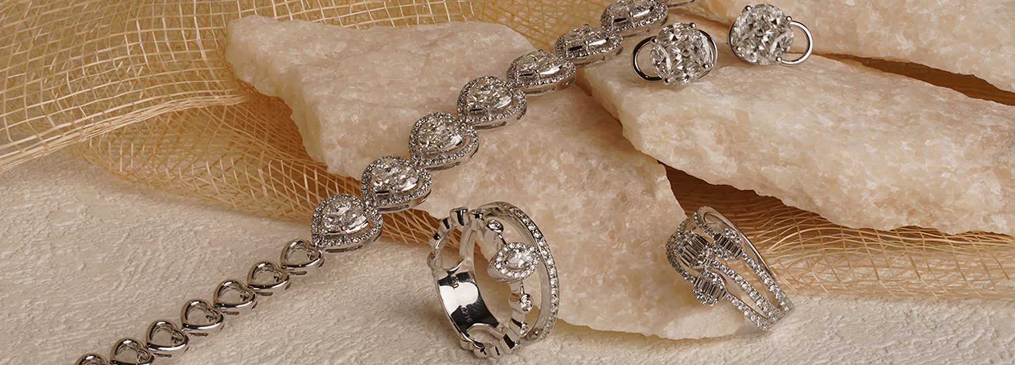 Illusion Setting vs. Traditional Diamond Setting: Understanding the Di